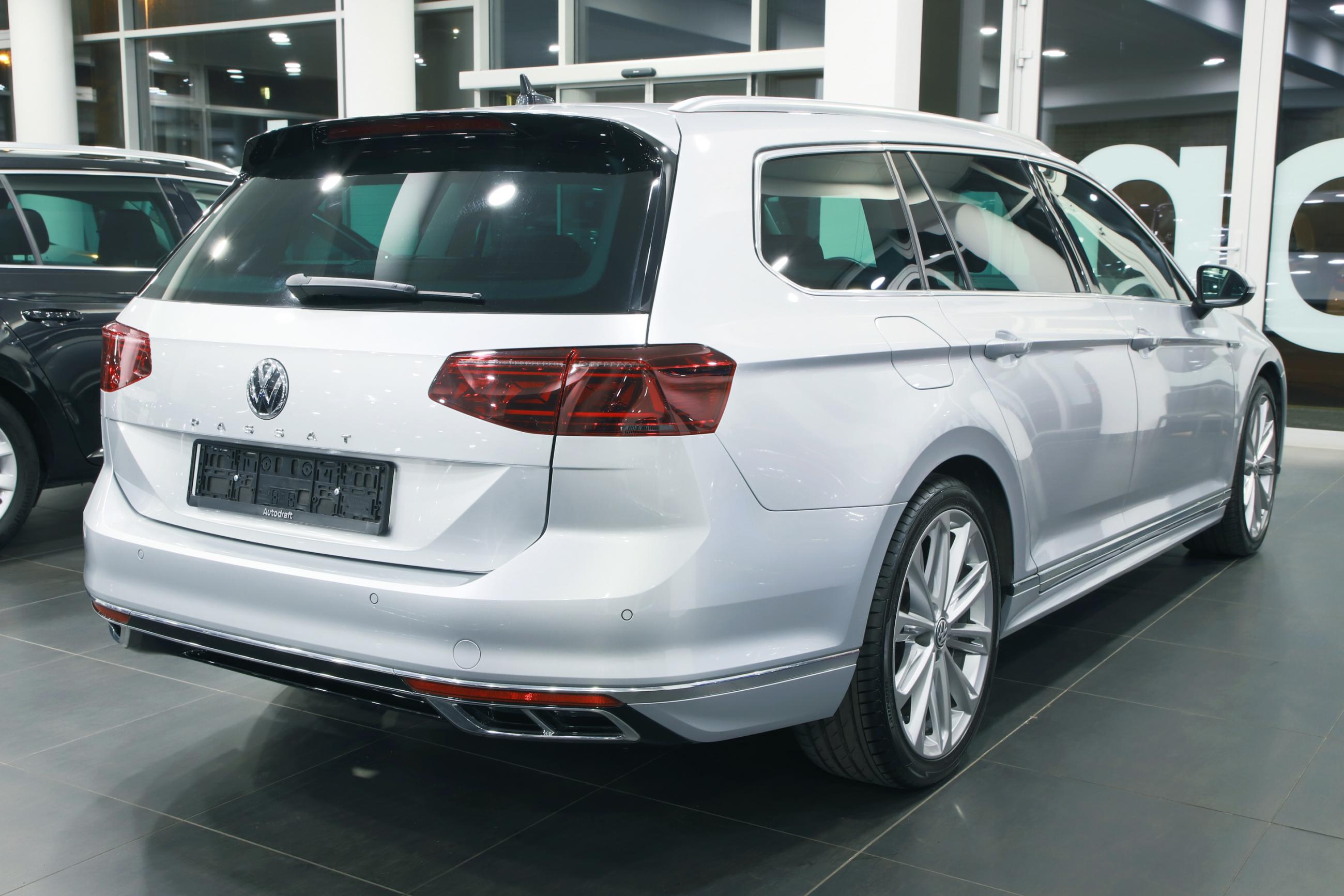 Volkswagen Passat B8 Variant Elegance 2.0 TDI 110kW DSG / R-Line ...