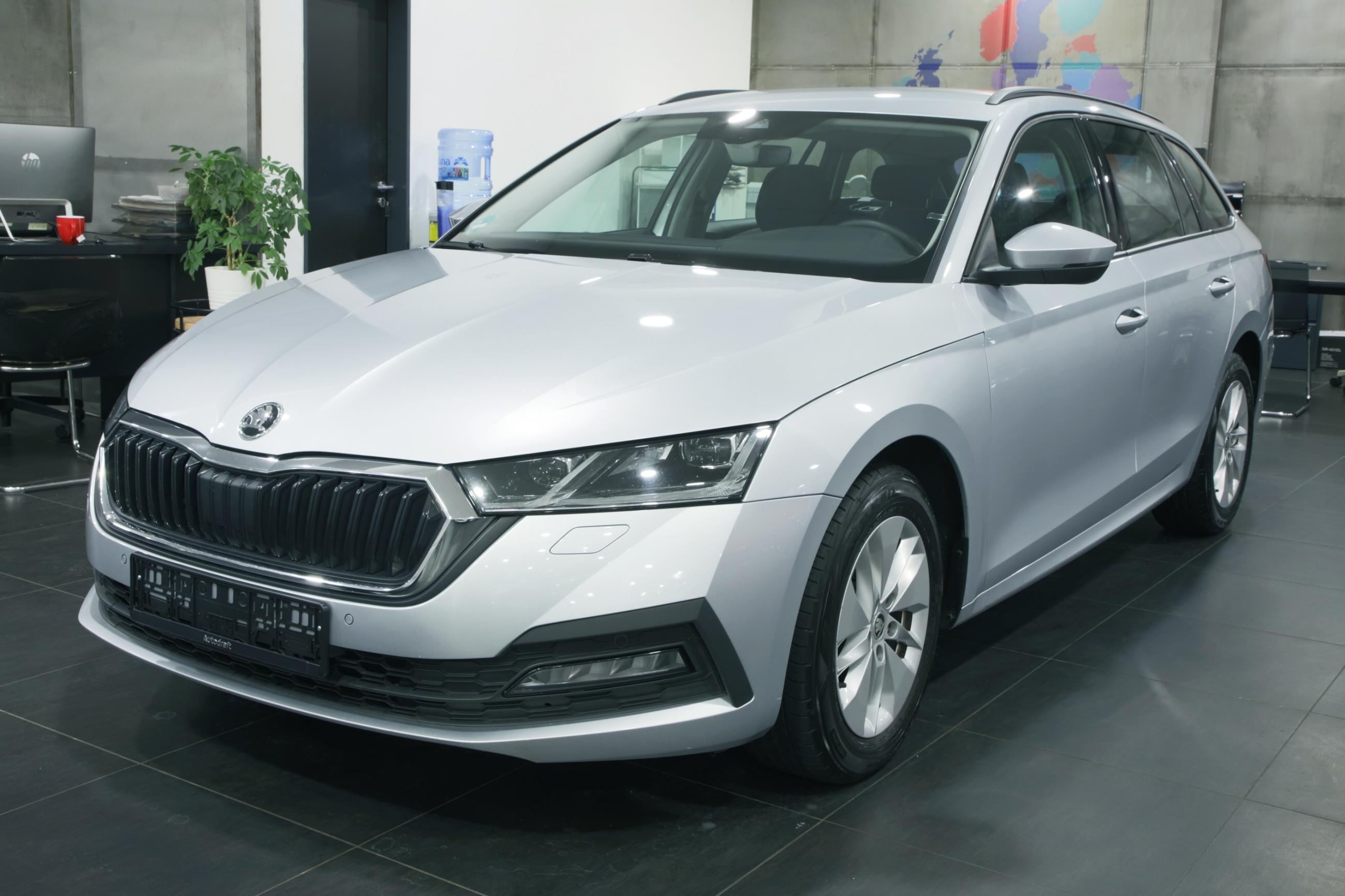 Škoda Octavia 4 Combi 2.0 TDI 110kW DSG / Virtual cockpit / ALU 16 ...