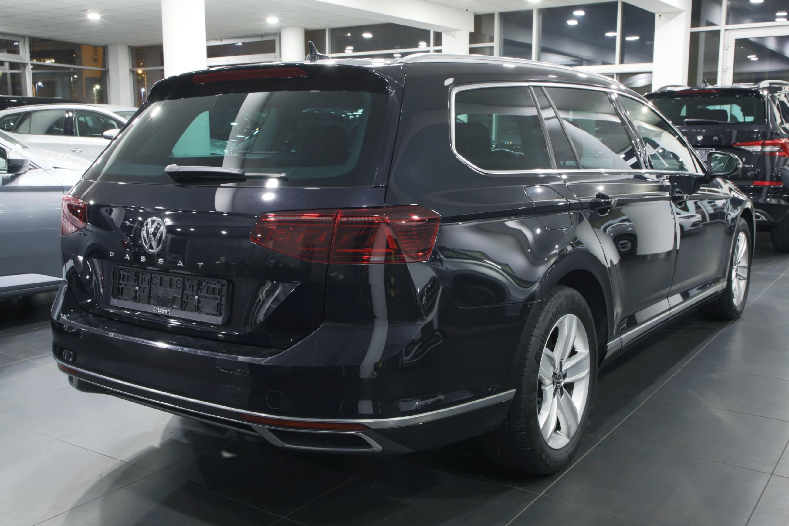 Volkswagen Passat B8 Variant Elegance 2.0 TSI 140kW DSG / Facelift 2020 ...