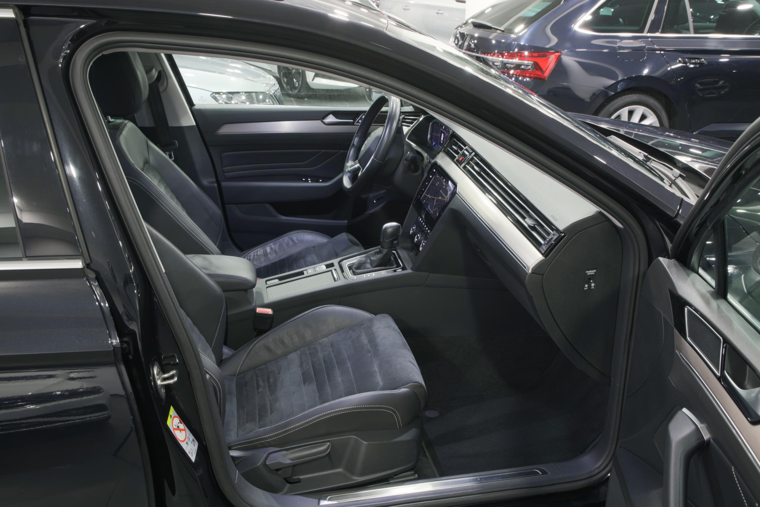 Volkswagen Passat B8 Variant Elegance 2.0 TSI 140kW DSG / Facelift 2020 ...