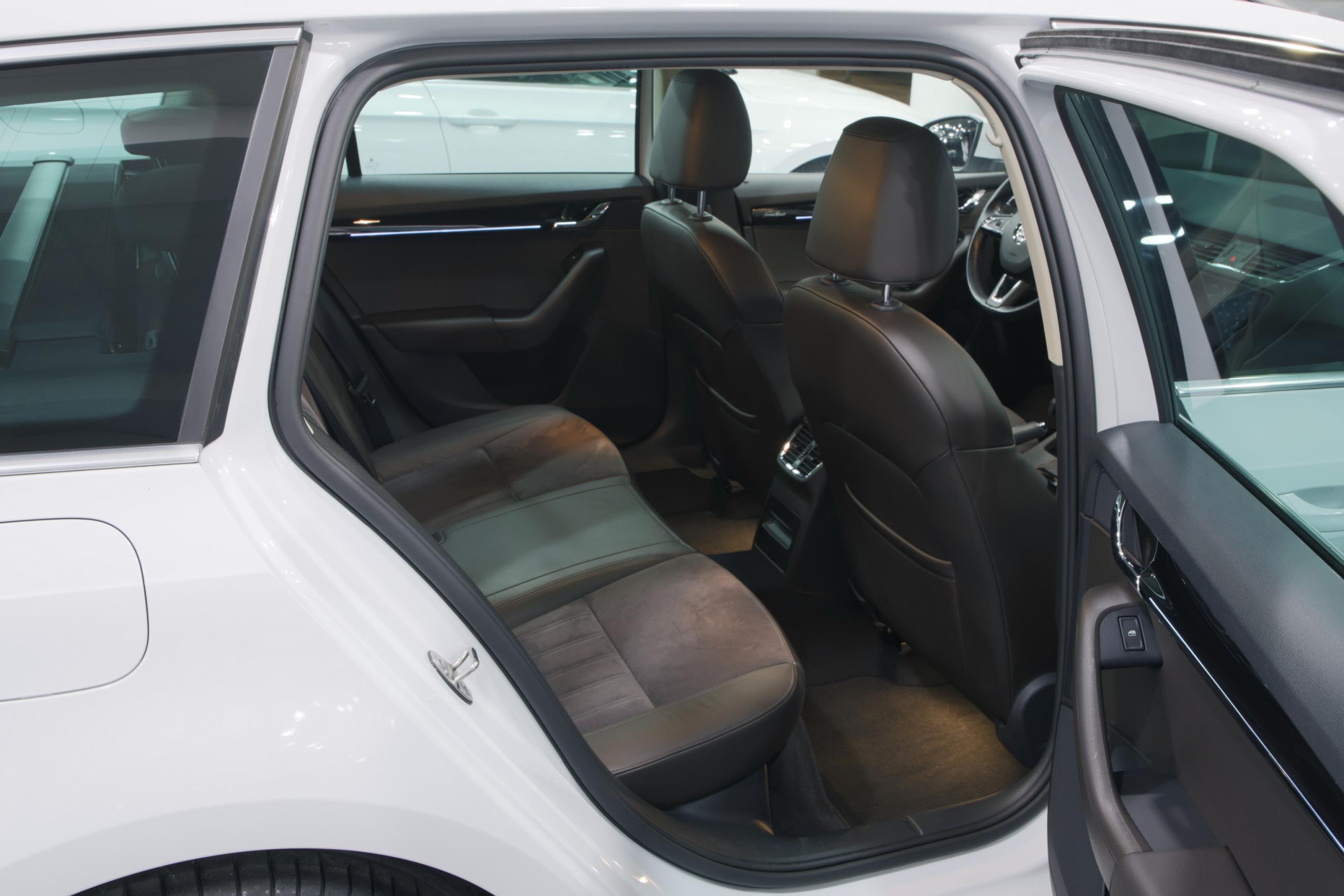 Škoda Octavia 3 Combi 2.0 TDI 110kW DSG Laurin & Klement / Webasto ...