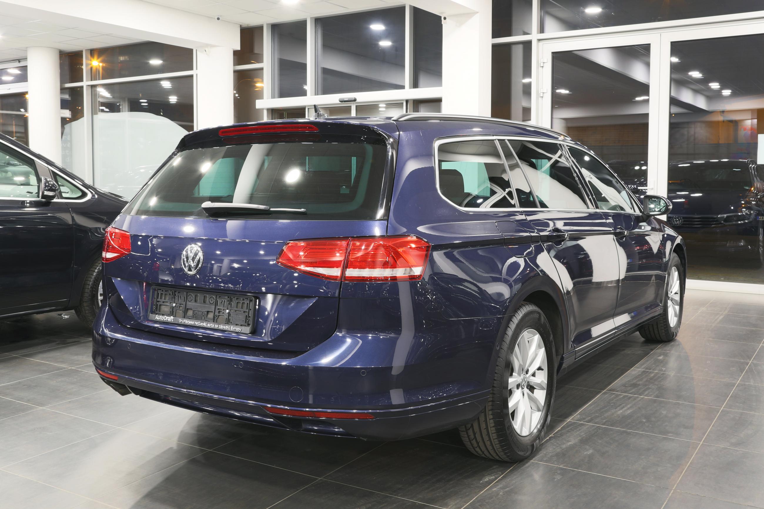 Volkswagen Passat B8 Variant R-Line 2.0 TDI 140kW / Active info display ...