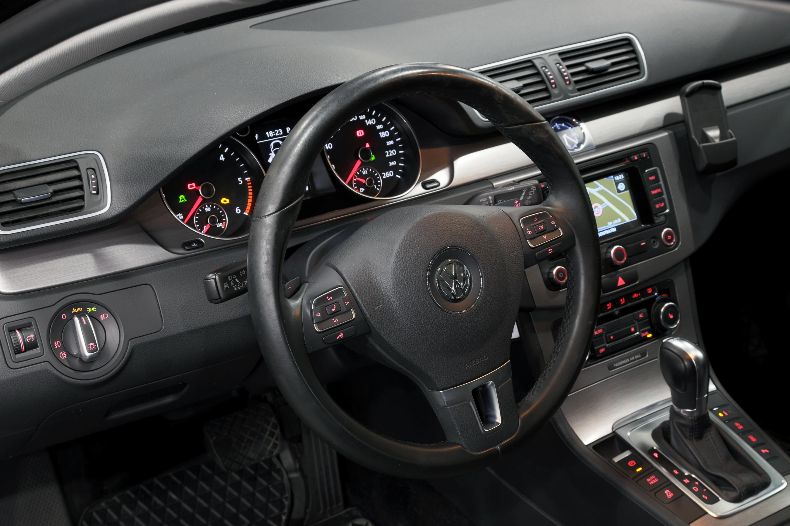 Volkswagen Passat B7 Variant Comfortline 2.0 TDI 103kW DSG - DPH nelze ...