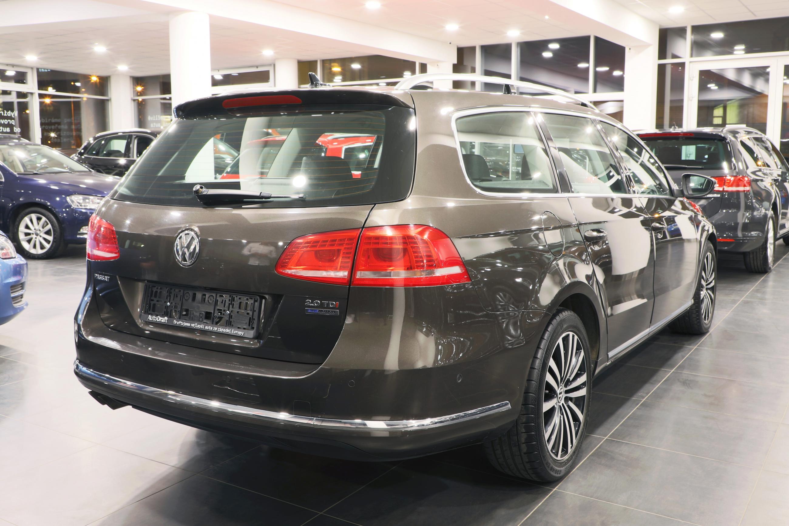 Volkswagen Passat B7 Variant Highline 2.0 TDI 125kW DSG - DPH nelze ...