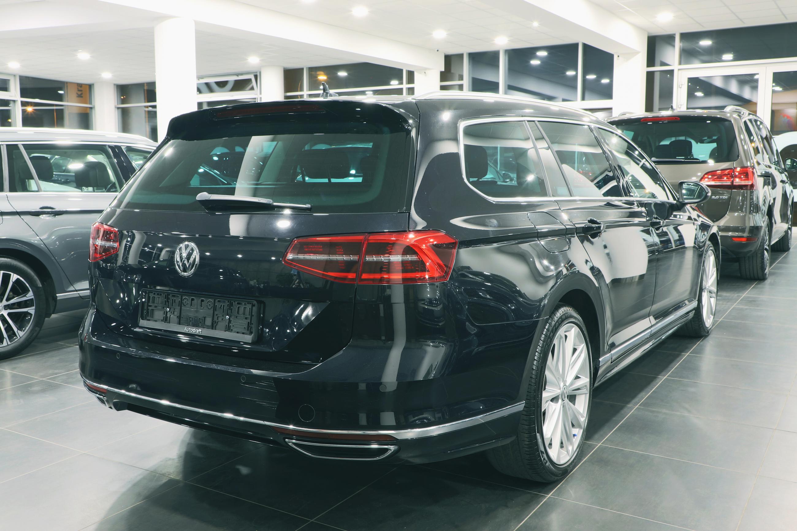Volkswagen Passat B8 Variant Highline 4x4 2.0 TDI 176kW DSG R-Line ...