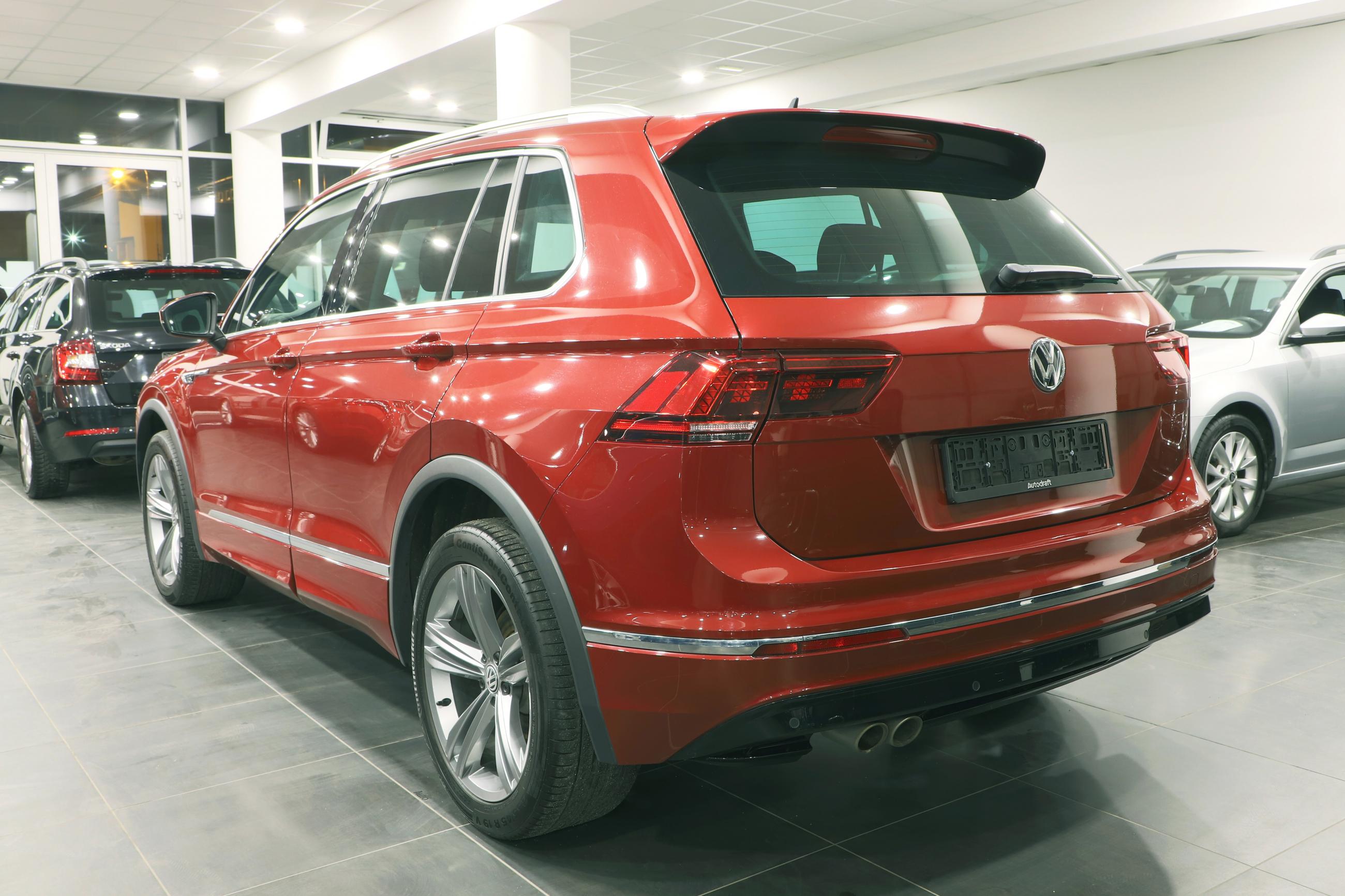 Volkswagen Tiguan Highline 4x4 2.0 TDI 110kW R-Line / Active Info ...