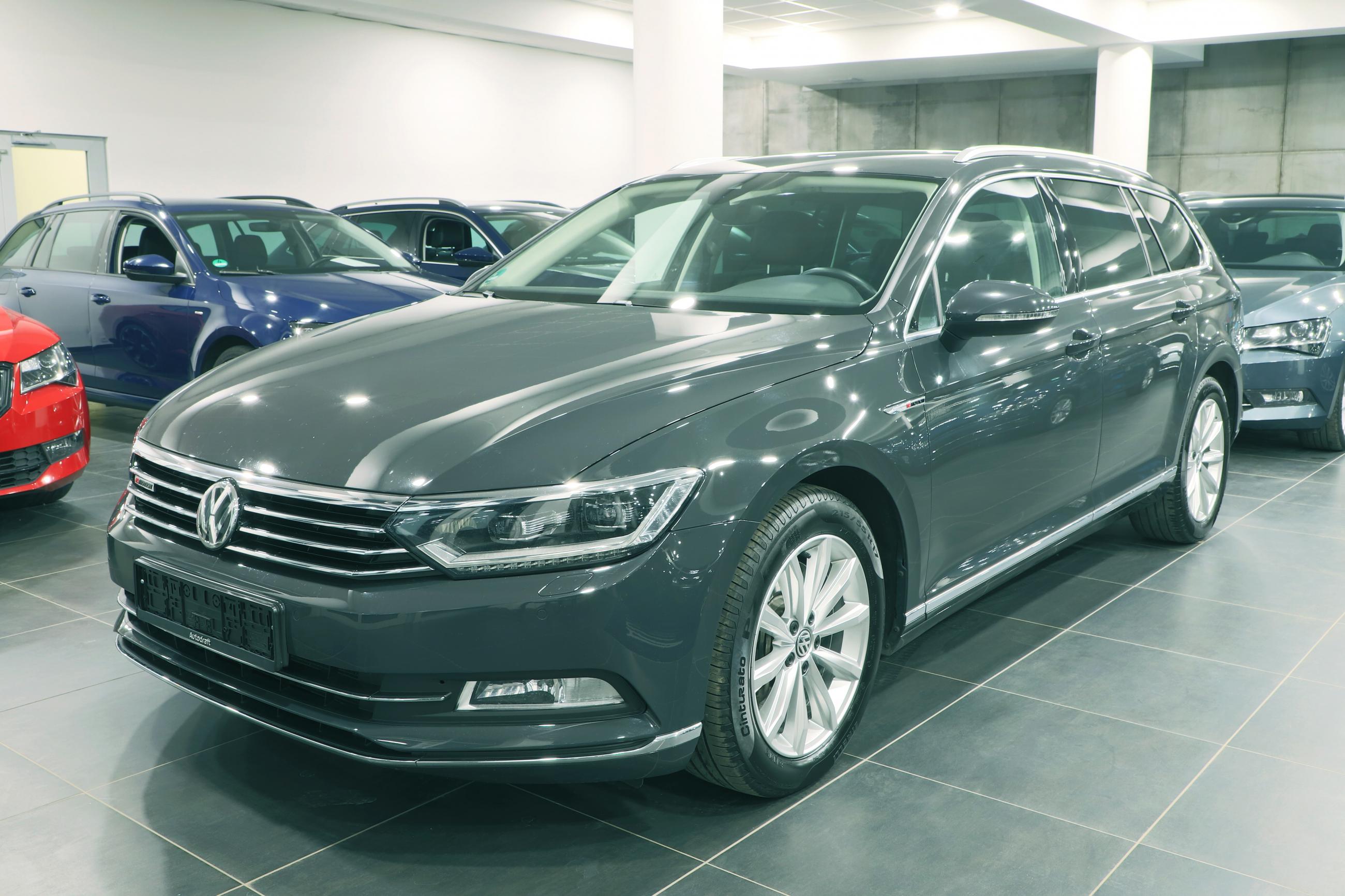 Volkswagen Passat Variant Highline 4x4 2.0 TDI 176kW DSG / Active info ...