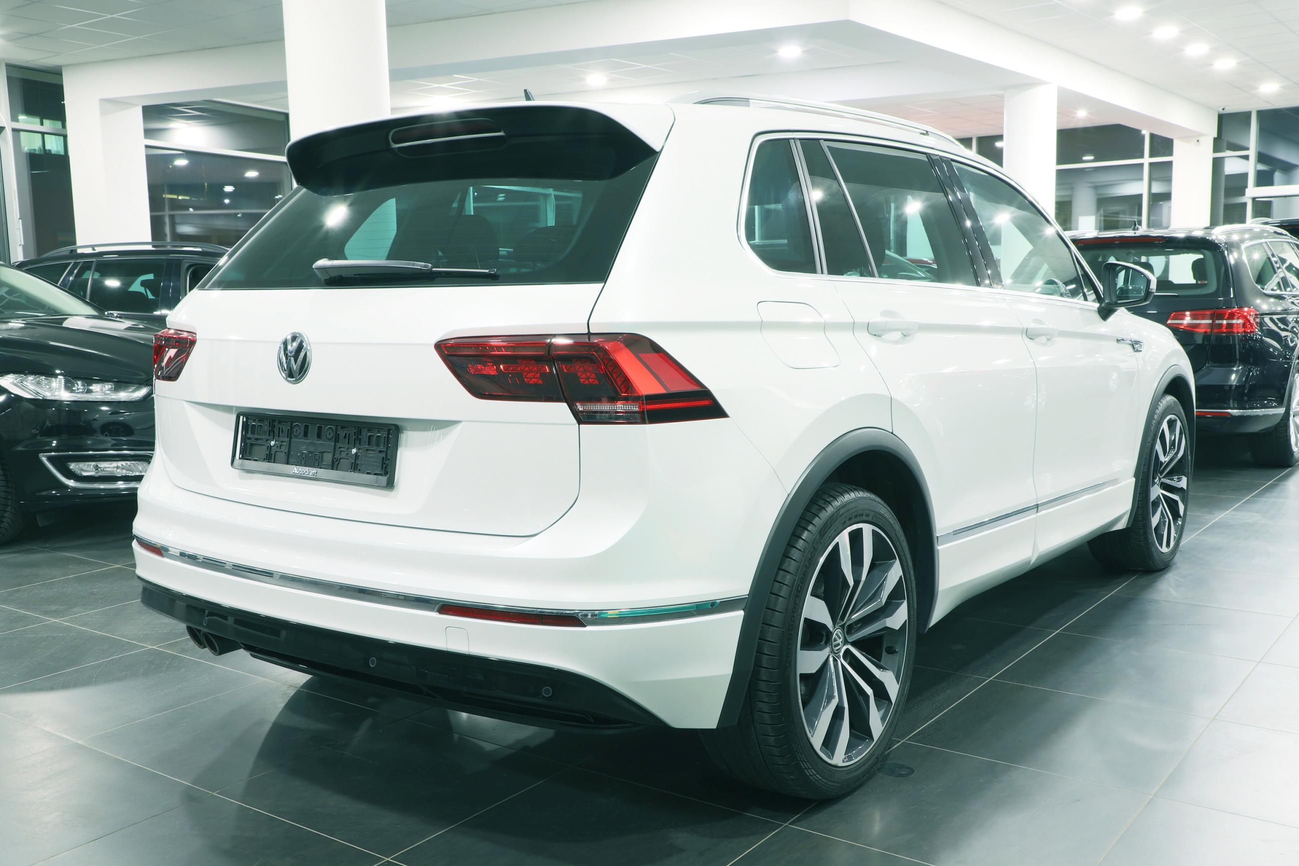 Volkswagen Tiguan Highline 4x4 2.0 TDI 140kW DSG R-Line / Webasto ...