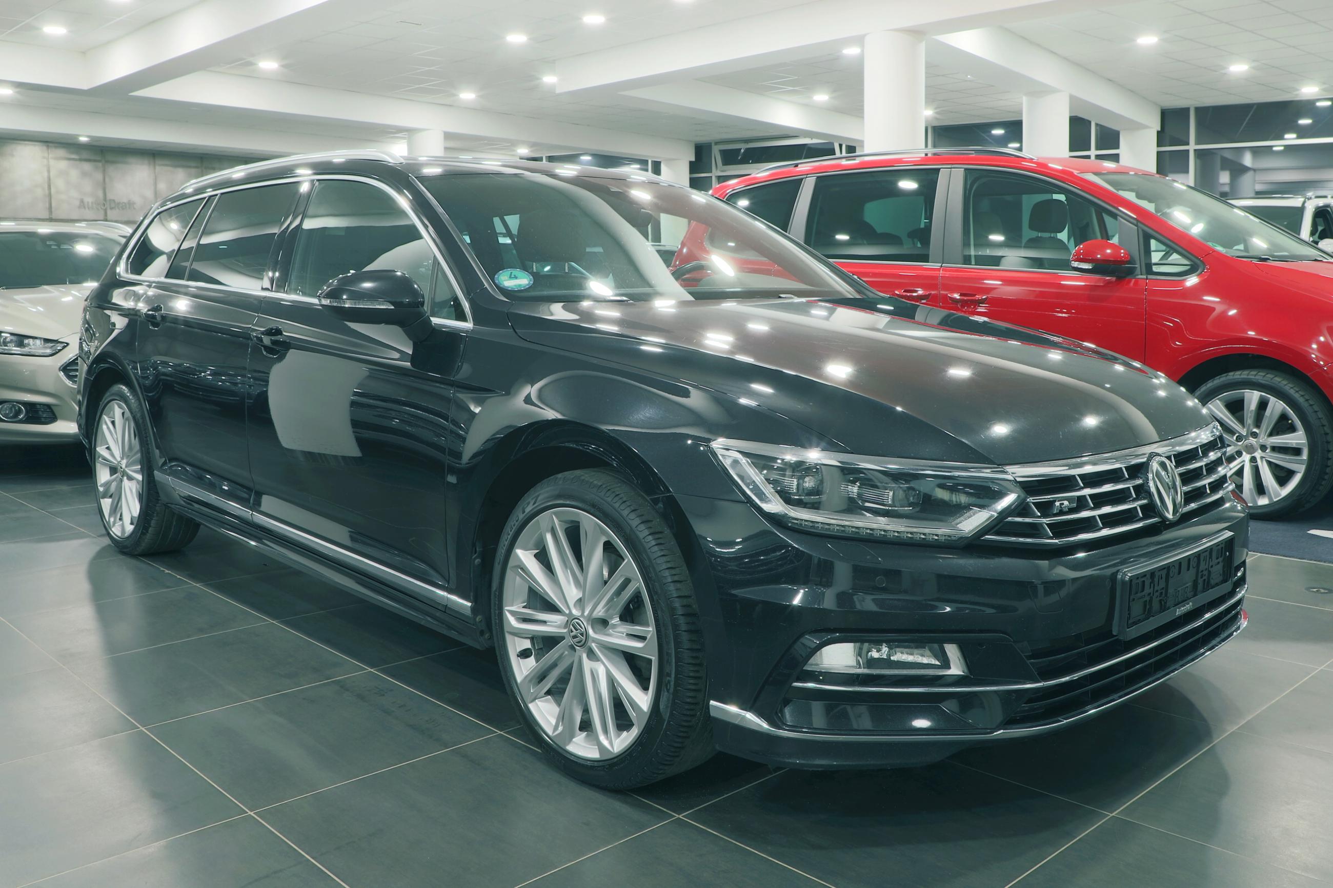Volkswagen Passat B8 Variant Highline 2.0 TDI 140kW DSG R-Line / Active ...