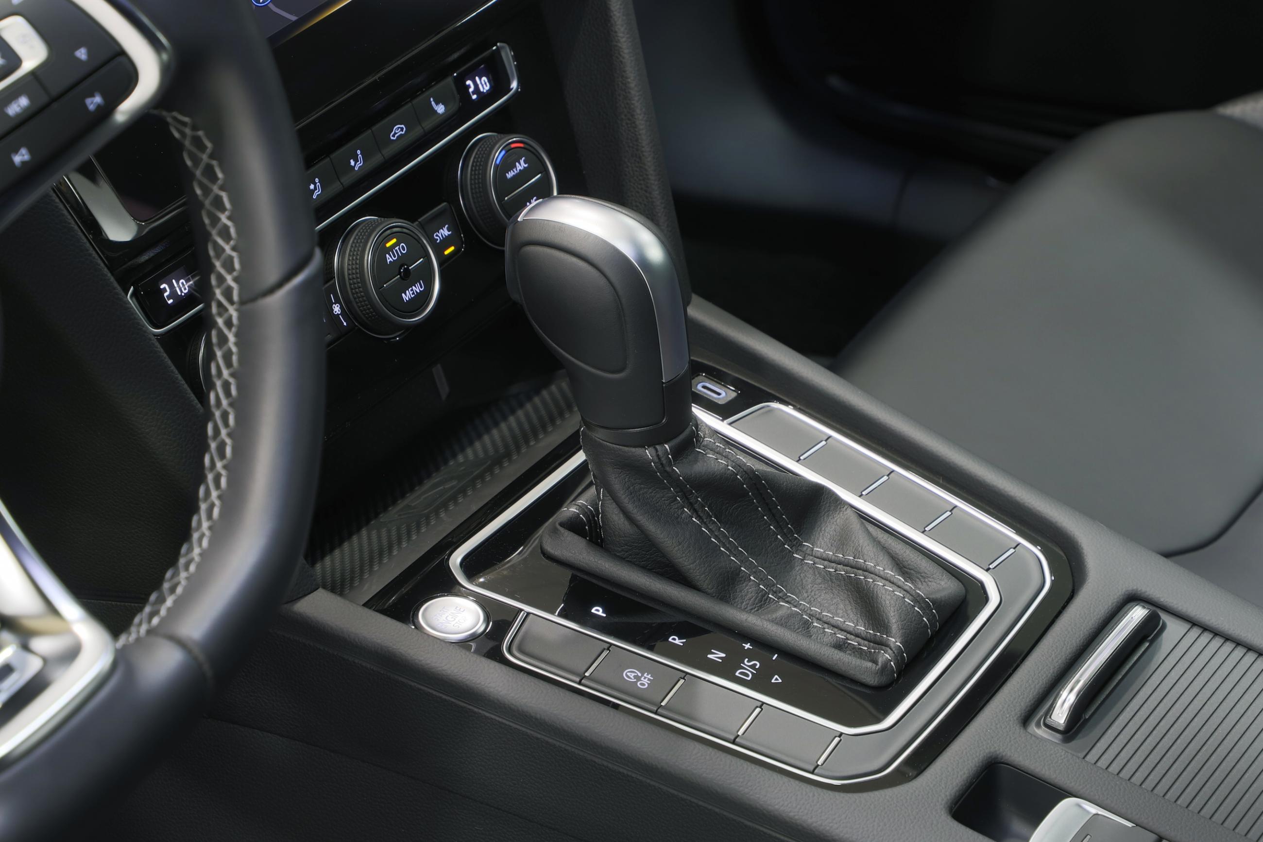 Volkswagen Arteon R-Line 2.0 TSI 140kW DSG / Active info Display ...