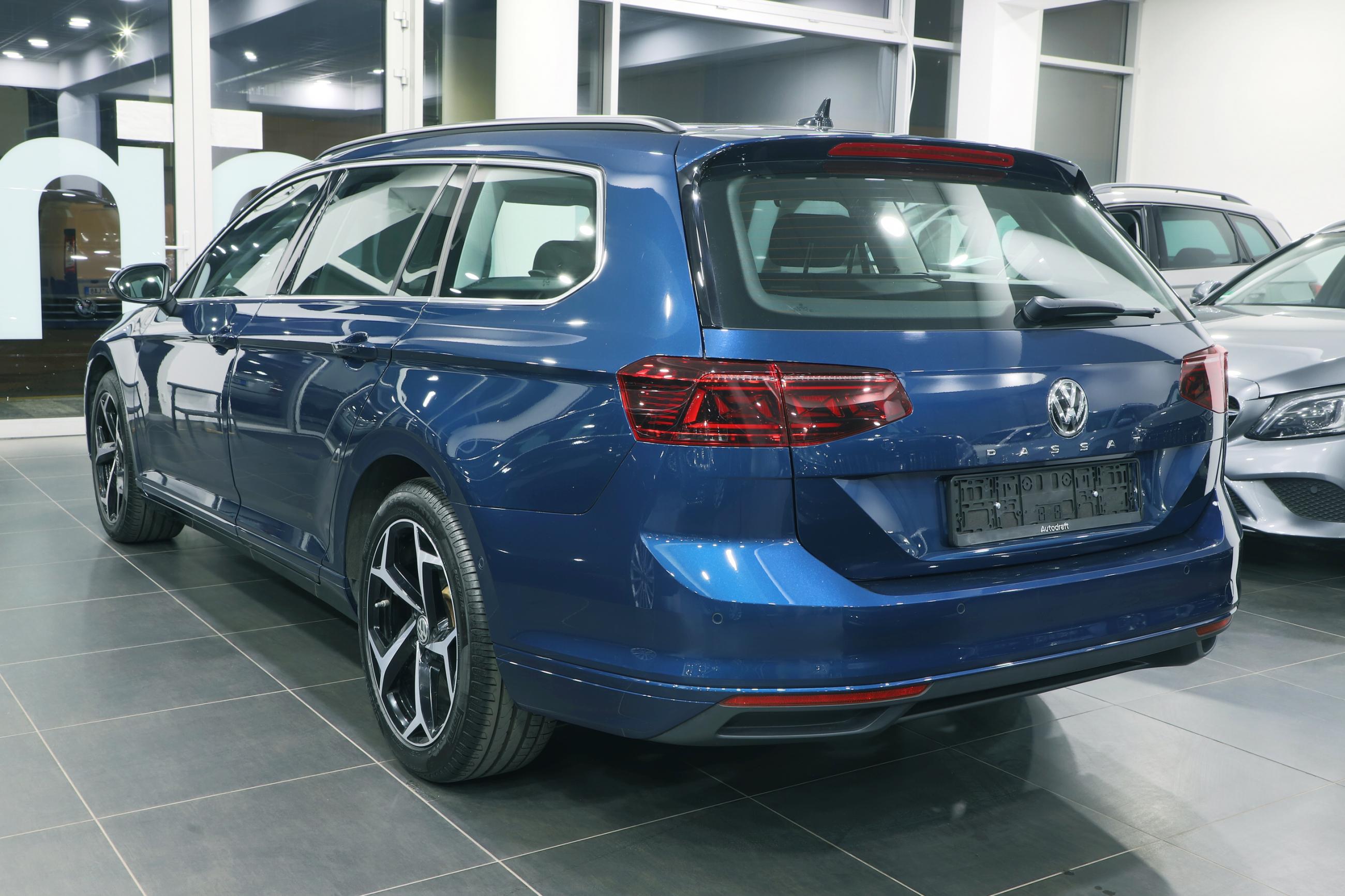 Volkswagen Passat B8 Variant Business 2.0 TSI 140kW DSG / ALU 18 ...