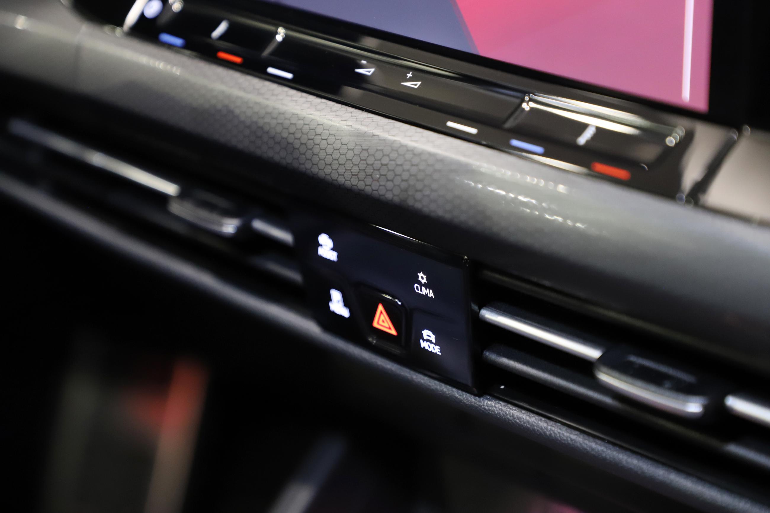 Volkswagen Golf 8 GTI 2.0 TSI 180kW DSG / 2x ALU / LED-Matrix / Digital ...