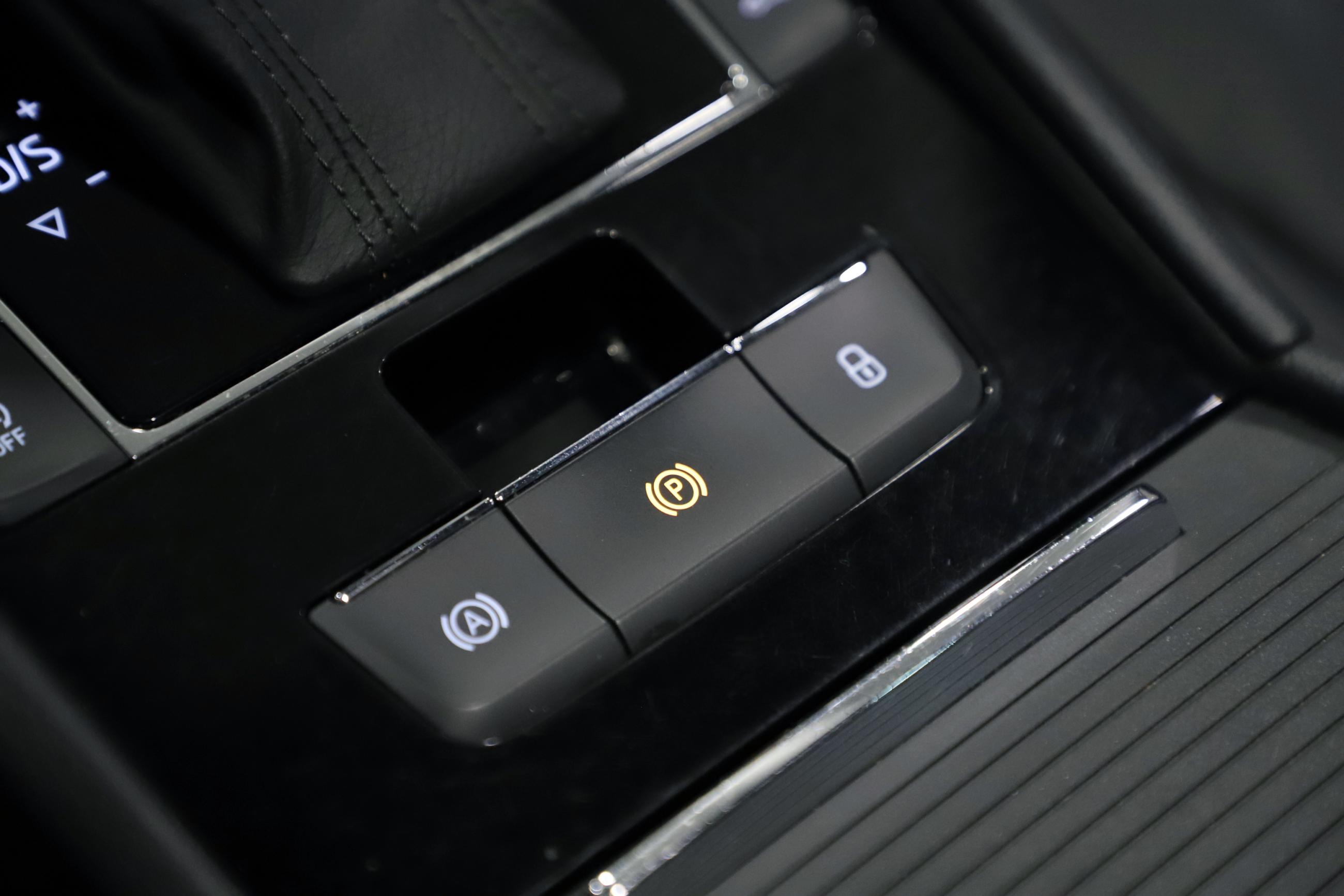 Škoda Superb 3 Combi Style 4x4 2.0 TDI 140kW DSG / ALU 19''/ Virtual ...