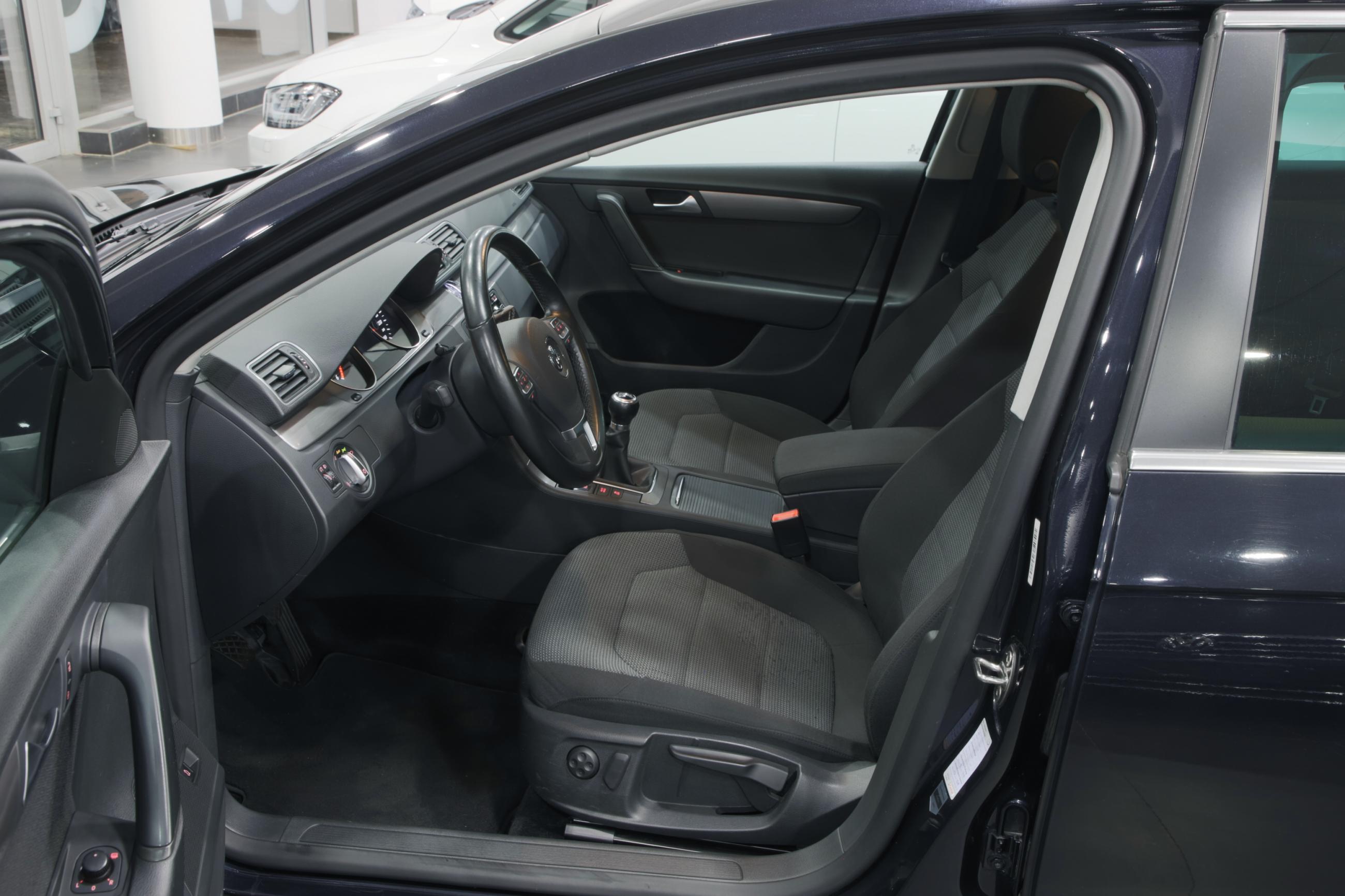 Volkswagen Passat B7 Variant Comfortline 2.0 TDI 103kW / bez možnosti ...